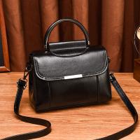 China Main Material PU Classic Clutch Handbag Simple Solid Color Cross-Body/Shoulder Bag for sale