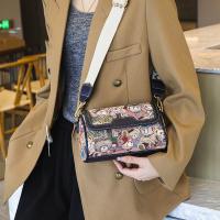 China Polyester Lined Crossbody Handbag for Women Instagram-Worthy Cartoon Bear Design for sale