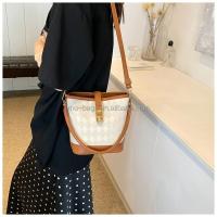 China Main Material PU Leather Crossbody and Beach Bucket Bags for Summer Women's Wardrobe for sale
