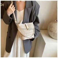 China Main Material PU Leather Crossbody and Beach Bucket Bags for Summer Women's Wardrobe for sale