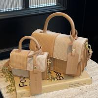 China Stylish Women's Beach Handbags Large Capacity PVC Tote Bag with Zipper and Two Straps for sale