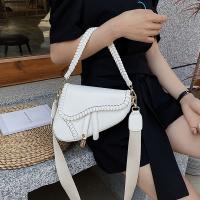 China Single-Shoulder Crossbody Retro Handmade-Woven Saddle Bag Women's Design with Wide Strap for sale