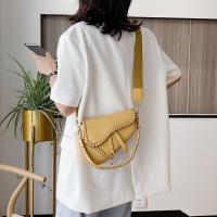 China Single-Shoulder Crossbody Retro Handmade-Woven Saddle Bag Women's Design with Wide Strap for sale