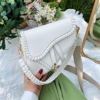 China Single-Shoulder Crossbody Retro Handmade-Woven Saddle Bag Women's Design with Wide Strap for sale