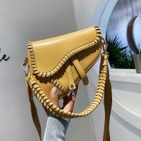 China Single-Shoulder Crossbody Retro Handmade-Woven Saddle Bag Women's Design with Wide Strap for sale