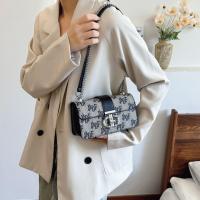 China Retro Letter Printed Chain Long Shoulder Strap Women'S Crossbody Bag Closure Type ZIP for sale