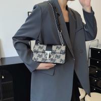 China Retro Letter Printed Chain Long Shoulder Strap Women'S Crossbody Bag Closure Type ZIP for sale