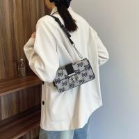 China Retro Letter Printed Chain Long Shoulder Strap Women'S Crossbody Bag Closure Type ZIP for sale