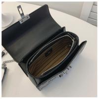 China Retro Letter Printed Chain Long Shoulder Strap Women'S Crossbody Bag Closure Type ZIP for sale