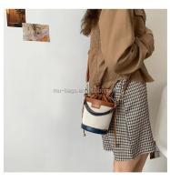 China Elegant Luxury Designer Bucket Bag For Ladies And Girls With Drawstring Leather And 2 Colors for sale