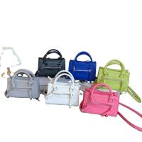 China Sport Puffer Bag Trendy Fashion Quilted Duffel Travel Tennis Pickleball Tote Bag for sale