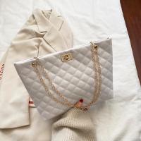 China Daily Life Cross Body Handbags With Ladies' Chain Bags And CANDY Embroidery For Women for sale