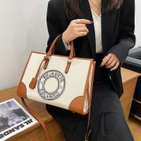 China 2024 Women's Single-Shoulder Canvas Handbag with Large Capacity Purse and Zip Closure for sale