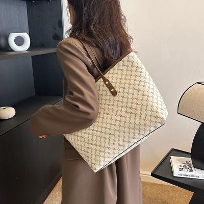 China Large Capacity Fashion Printed PU Handbag with Three Handles Crossbody Bag for sale