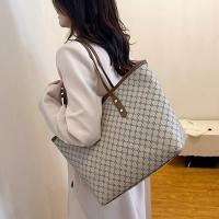 China Large Capacity Fashion Printed PU Handbag with Three Handles Crossbody Bag for sale