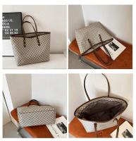 China Large Capacity Fashion Printed PU Handbag with Three Handles Crossbody Bag for sale