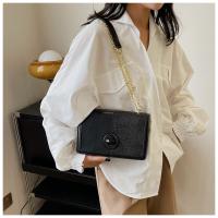China 0.65kg Lightweight PU Polyester Mano Chain Bags Designer Purses for Fashionable Look for sale