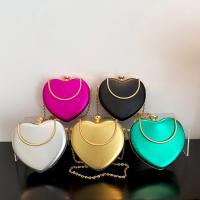 China Letter Pattern Heart Shaped Chain Ladies' Handbags 2024 Luxury for Fashionable Women for sale