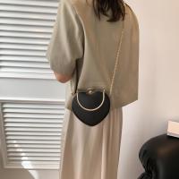 China Letter Pattern Heart Shaped Chain Ladies' Handbags 2024 Luxury for Fashionable Women for sale