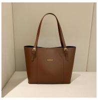 China 2024 Trendy Ladies' Fashion Shoulder Bags with Golden Chain and Single Handle for sale