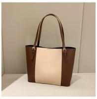 China 2024 Trendy Ladies' Fashion Shoulder Bags with Golden Chain and Single Handle for sale