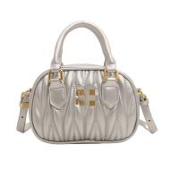 China Summer Women's Small Leather Messenger Bag with Mini Pleated Pattern and ZIP Closure for sale