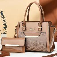 China Winter Season Large Capacity Handbags Set for Women in Alligator Pattern PU Leather for sale
