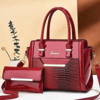 China Winter Season Large Capacity Handbags Set for Women in Alligator Pattern PU Leather for sale