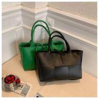 China Open Closure Women's Tote Bags with Large Capacity Luxury PU Leather Shoulder Bags for sale
