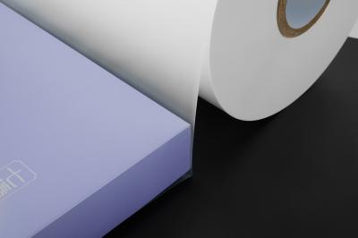 China Moisture Proof Easy Using 1 Inch Core Pre-Coating Bopp Heat Lamination Packaging Film Rolls for sale