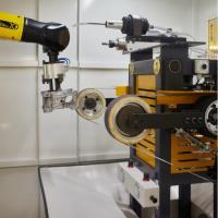 China Automated 6 Axis Abrasive Belt Grinding Cell For Aluminum Surface Finishing for sale