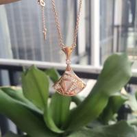 China Fan Shape Luxury Jewelry Jewelry Divas Dream Necklace 18K Gold With Natural Diamonds Pendant for sale
