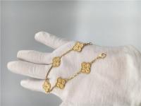 China Flower Shaped 18K Gold Bracelet 5 Motifs VCARO1IE00 For Girlfriend / Wife for sale