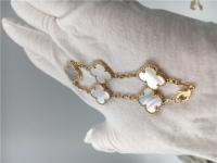 China Elegant 18K Gold Jewelry Vintage Alhambra Bracelet With White Mother Of Pearl for sale