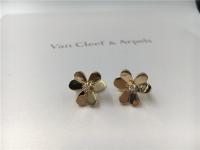 China Unique Luster Diamond 18K Gold Earrings With Heart Shaped Petal Design for sale