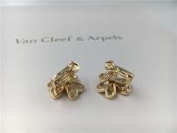 China Unique Luster Diamond 18K Gold Earrings With Heart Shaped Petal Design for sale