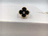 China Round Diamond / Onyx 18K Gold Ring Vintage Alhambra For Wedding / Engagement for sale