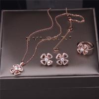 China Italy Fiorever Necklace 18K Rose Gold Pendant set with a central diamond and pavé diamonds REF 356223 for sale