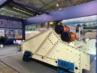 China Dual Motors Driven Dewatering Vibrating Screen Wear Resistant For Solid Liquid Separation for sale