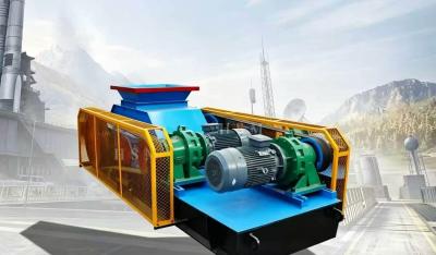 China Spring Two Roll Mining Crusher Machine Large Roller 20-40 TPH Heavy Welded Frame for sale