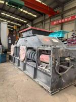 China Medium Sized Hydraulic Double Roll Crusher 20-40 T/H Output Adjustable Discharge for sale