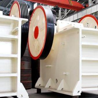 China Customized Giant Primary Jaw Crushing Machine 400–900 T/H Capacity For Stone Crushing for sale