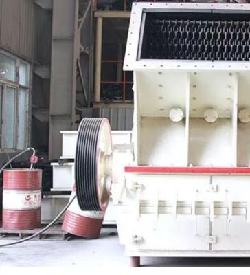 China GP300S Single Cylinder Hydraulic Cone Crusher with 170-530 T/H Capacity and Thin Oil Circulation Cooling for sale