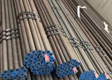 China Thickness 1.24 To 60 Mm Seamless Steel Pipe Featuring Varnish Protection Ideal For Oil Gas Water And Construction Fields for sale