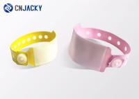China 13.56mhz Chip PVC Patient RFID Wristbands Hospital Use Waterproof Rubber Band for sale