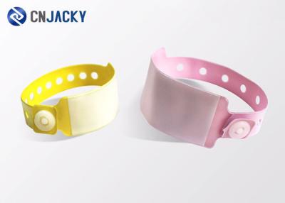 China 13.56mhz Chip PVC Patient RFID Wristbands Hospital Use Waterproof Rubber Band for sale