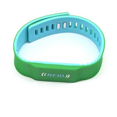 China Fitness Center NFC Silicone Bracelet Waterproof Sports Wristband 13.56 MHz for sale