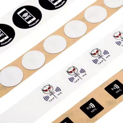 China 13.56MHz PVC RFID Sticker Tag NTAG213 NFC Payment Tag ISO14443A 3-10cm Read Range for sale