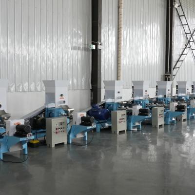 China Speed Adjusted Floating Fish Feed Mill Machine High Capacity for sale
