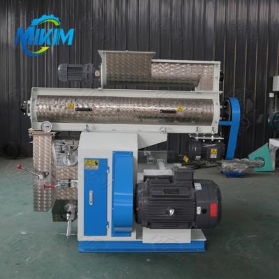 China Wear Resistance Small Poultry Feed Pellet Machine 350-450kg/H Easy Operation for sale